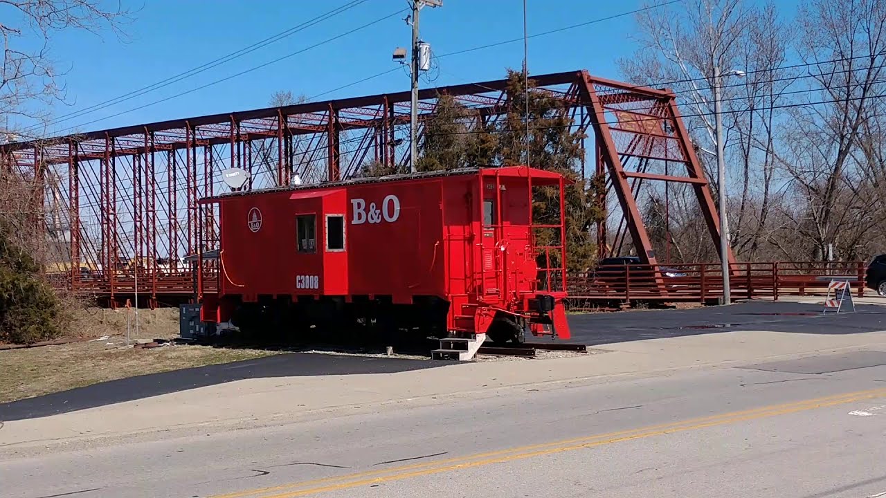 Baltimore & Ohio Caboose in Aurora Indiana - YouTube