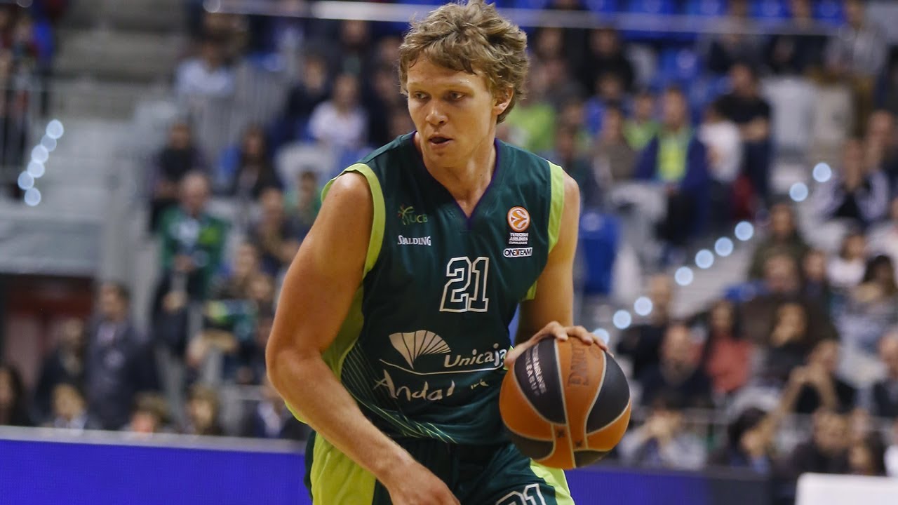 Play of the night: Nik Caner-Medley & Mindaugas Kuzminskas, Unicaja ...