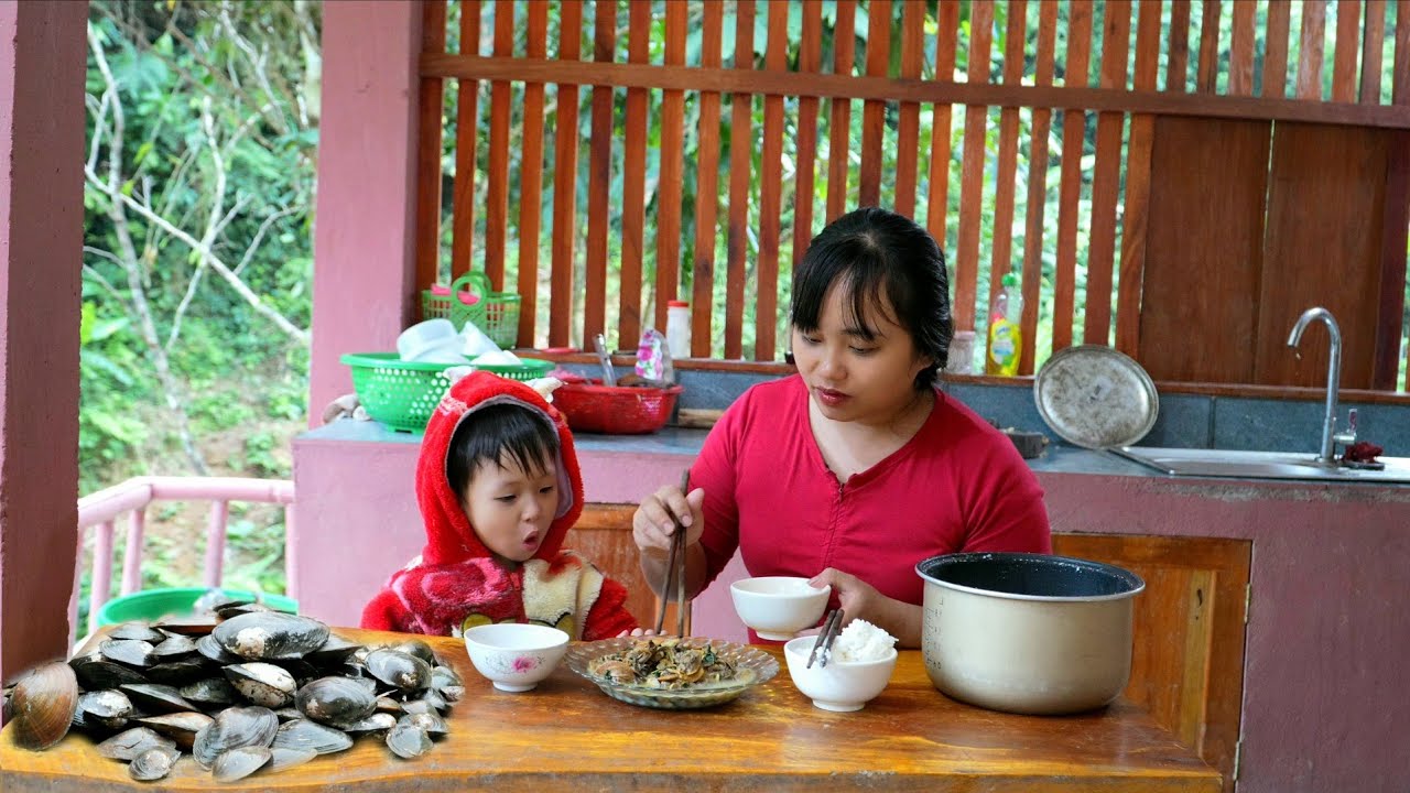 Giant Clams from the Pond: A Simple, Heartwarming Meal with Mom - YouTube