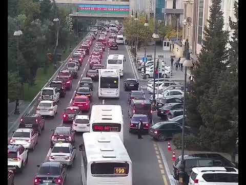 @LAMARTV.01 BNA ictimai qınaq yaratmaq üçün görüntüləri paylaşdı.Avtobusun hərəkətinə kim mane olur.