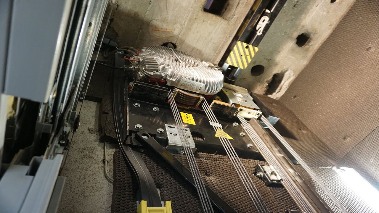 Vue détaillées sur un ascenseur KONE MaxiSpace - YouTube