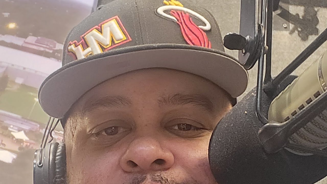 Mr Dugas is going live! Halftime Heat 53 Celtics 57👀👀 - YouTube