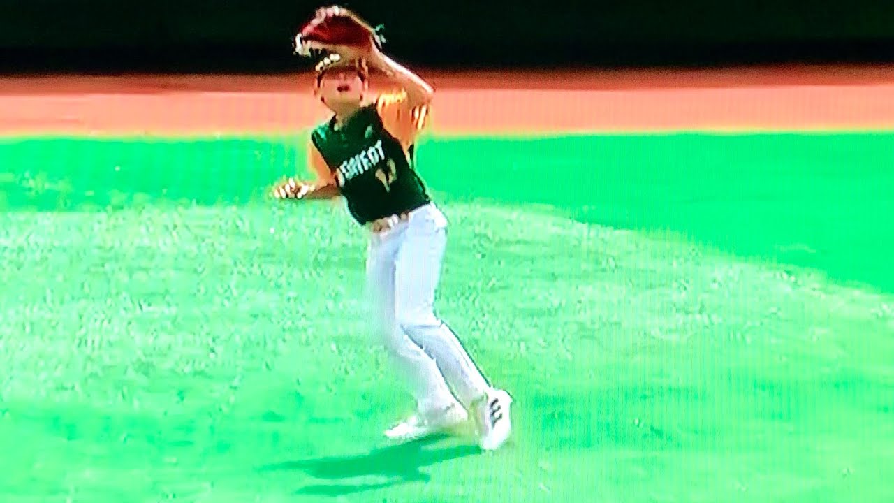 Greyson Ballinger makes a Hell Of A Throw from Left Field to get Runner ...