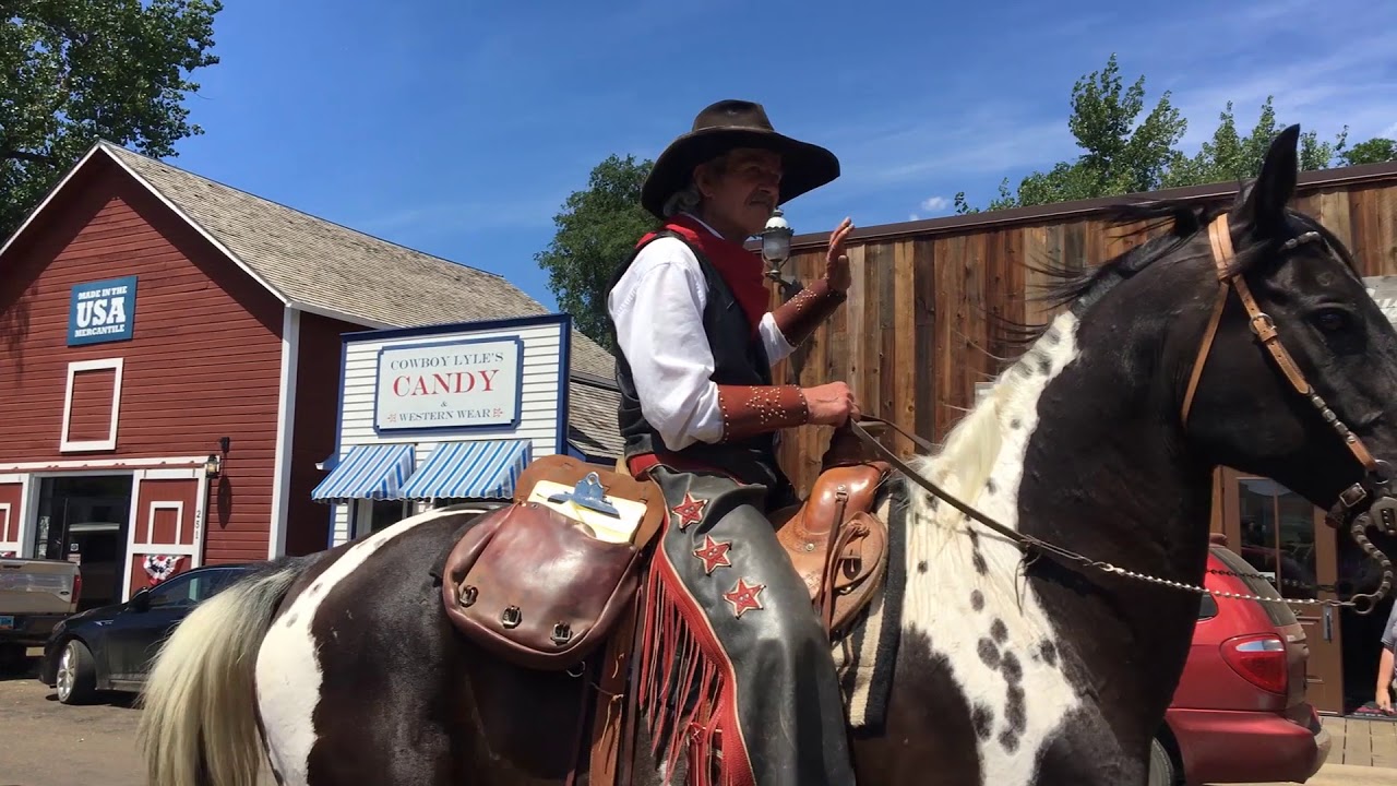 Cowboy Lyle Glass leads the Medora 4th of July Parade - YouTube