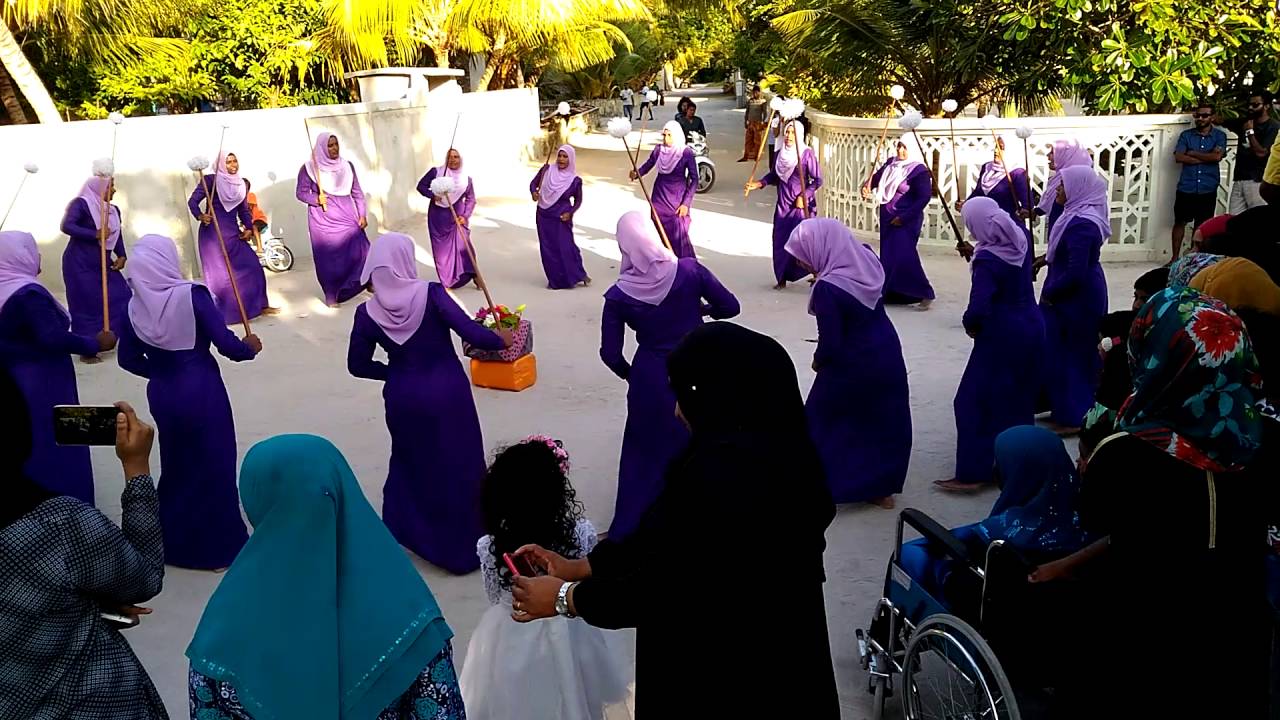Dhafinegun | Maldivian traditional dance | Kamadhoo - YouTube