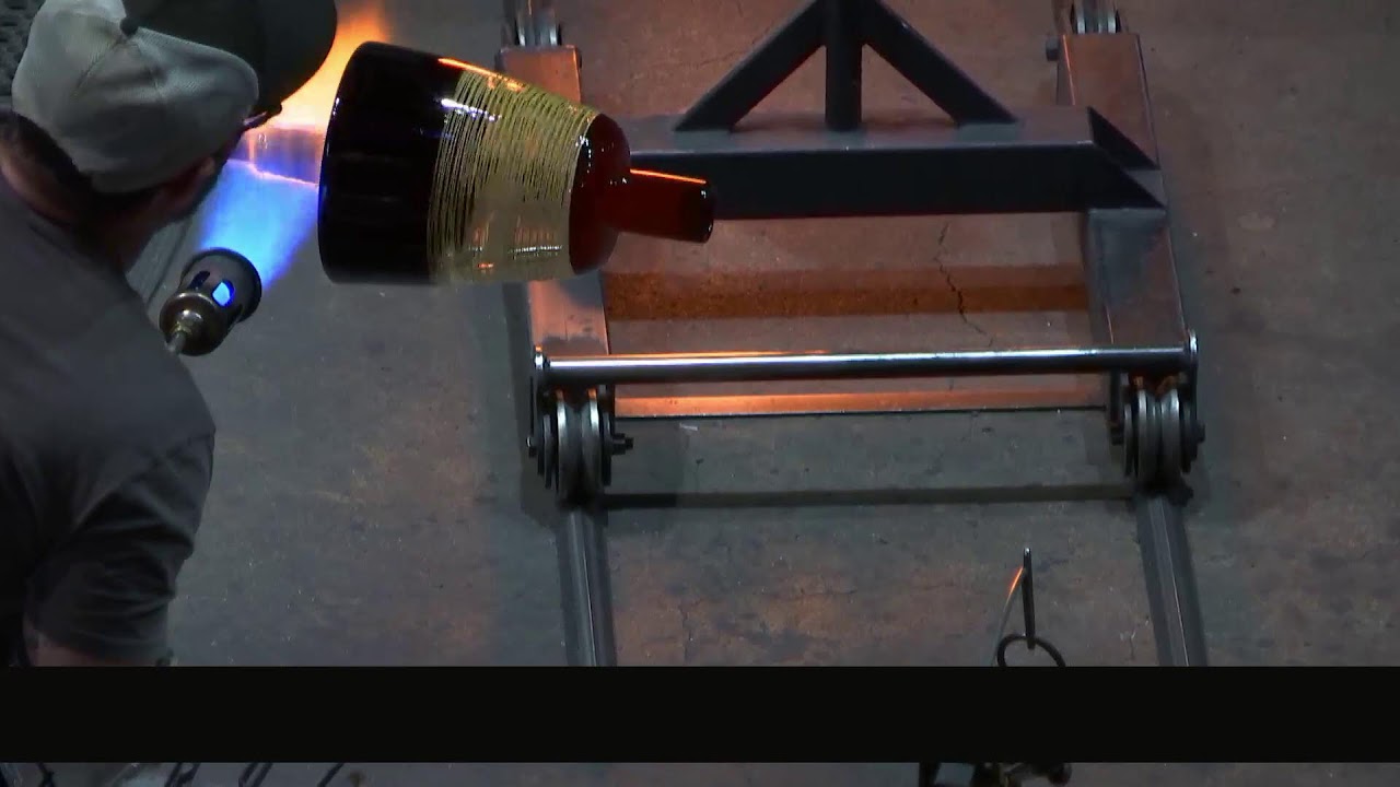 Museum of Glass - Hot Shop Demonstration - 03/08/2024 - YouTube