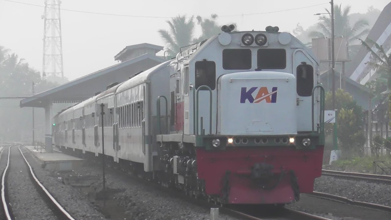 Video Kereta Indonesia Live Kereta Jalur Selatan Dekat Rumah Sinyal ...