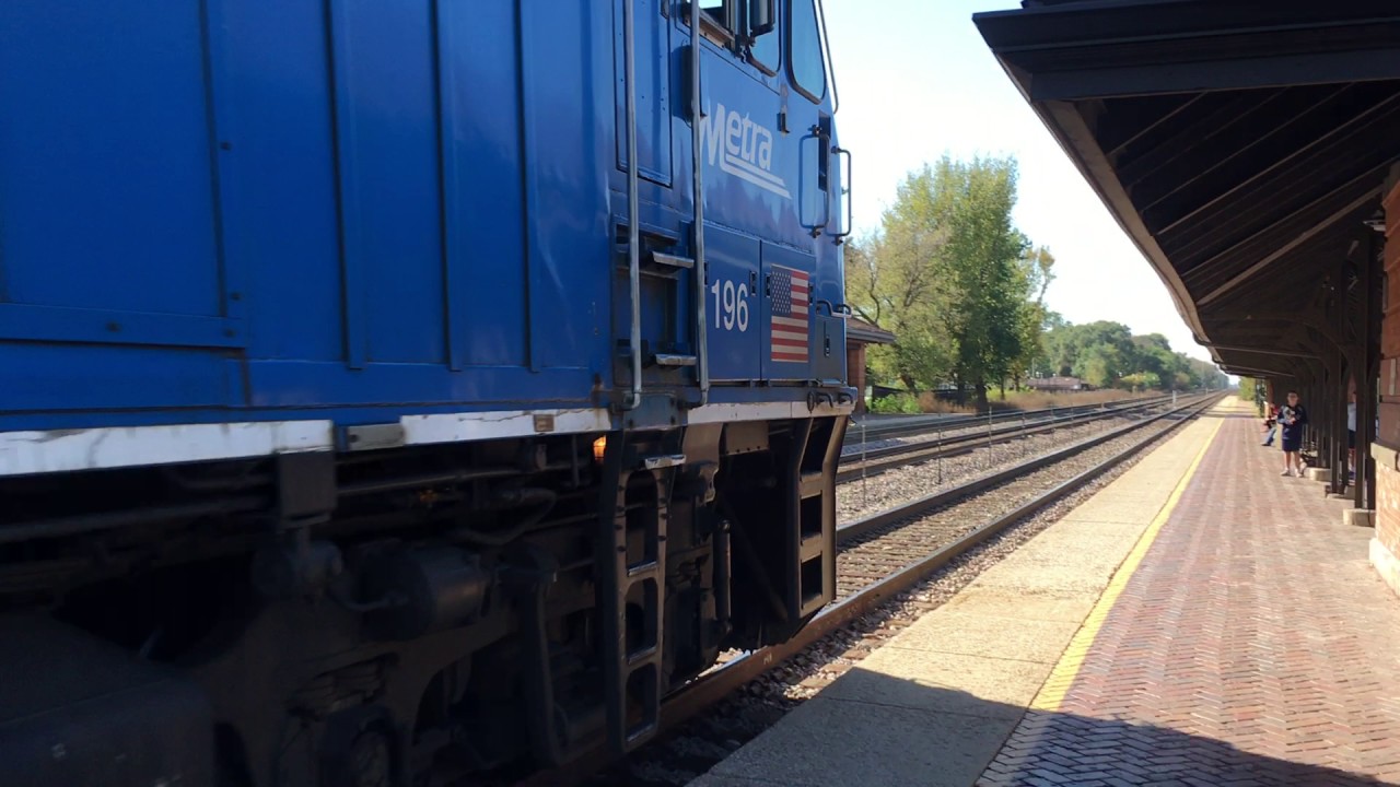 Outbound Metra 196 Arrives at Riverside IL - YouTube