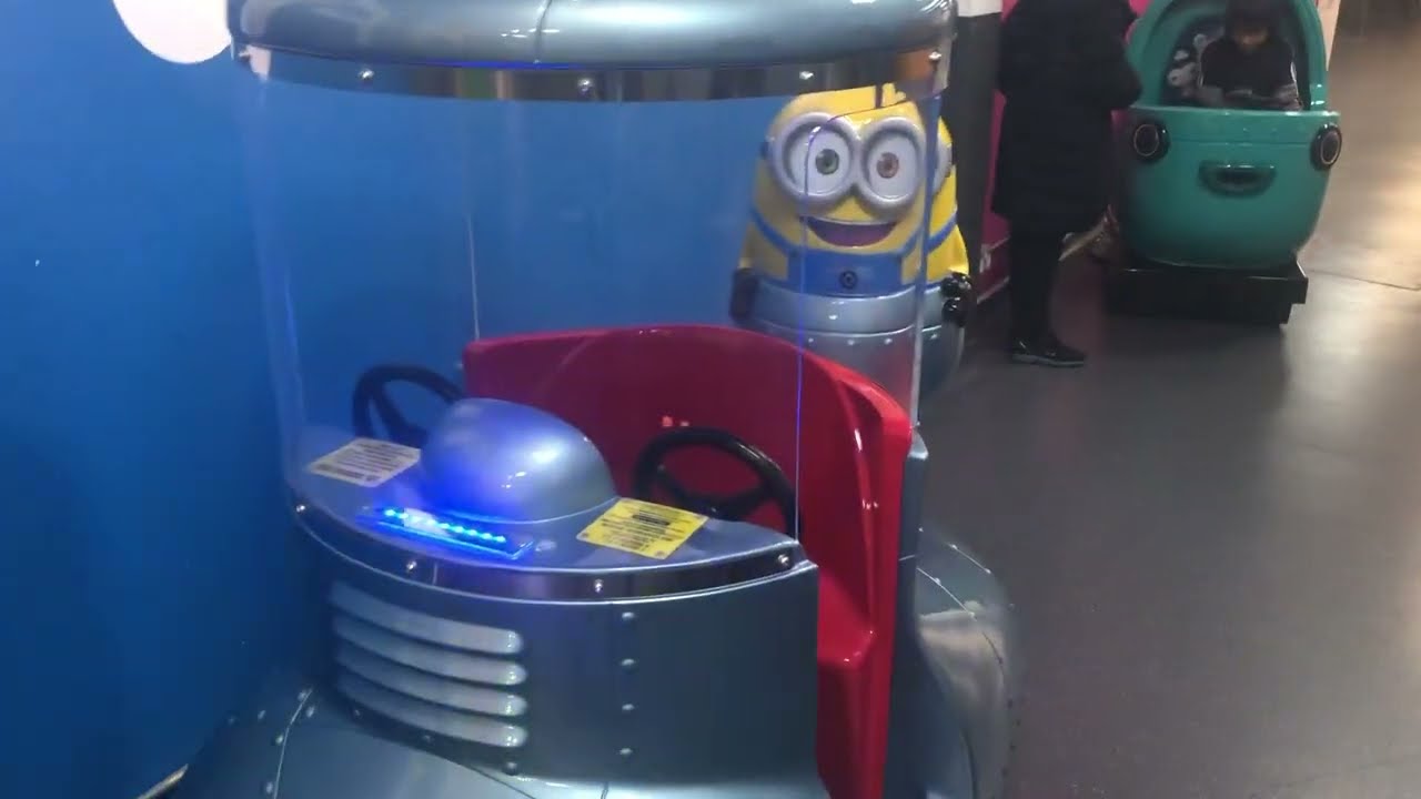 Jolly Roger Minions Kiddie Ride - YouTube