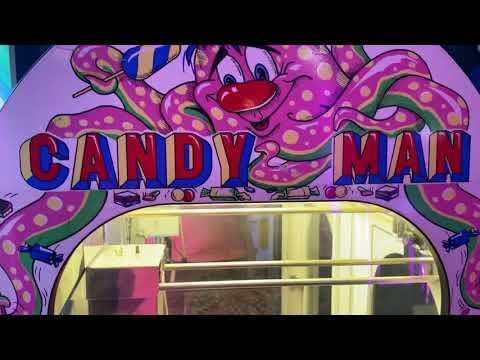 At kristofs doing elaut candy man claw machine - YouTube