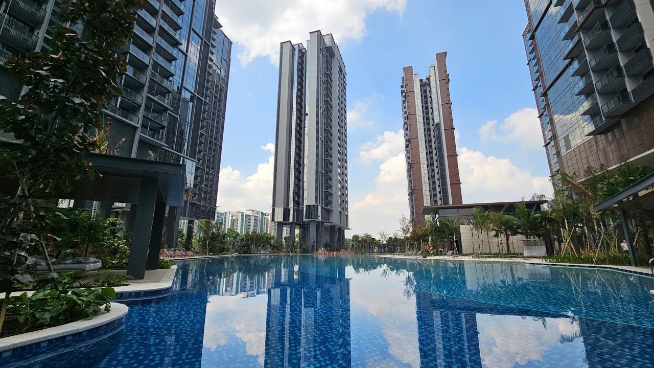 Parc Clematis at Clementi - YouTube