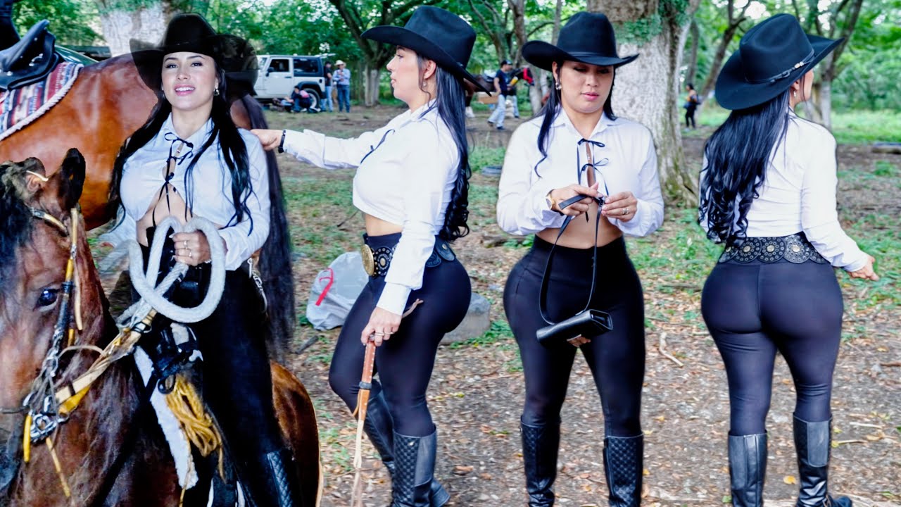 Baby Got BACK Like Sir Mix a Lot | Cabalgata Colombia | #rodeo #cowgirl ...
