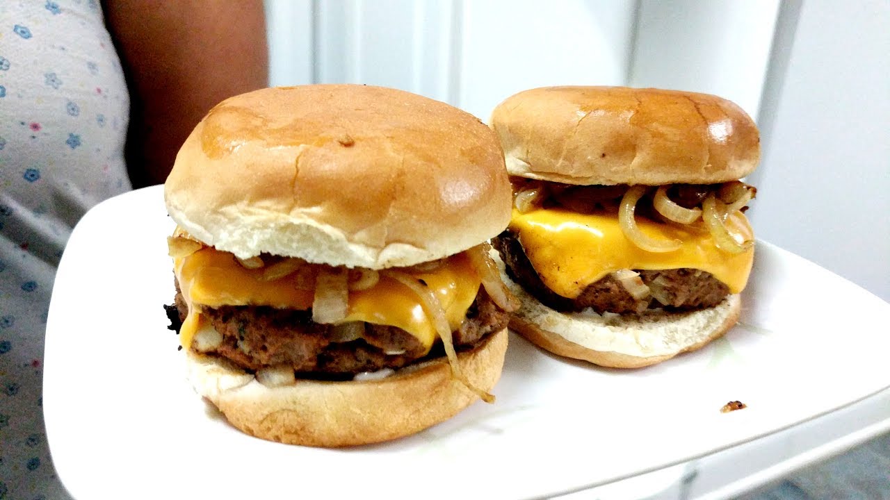 Really Yummy Cheeseburger with Caramelized onions - YouTube