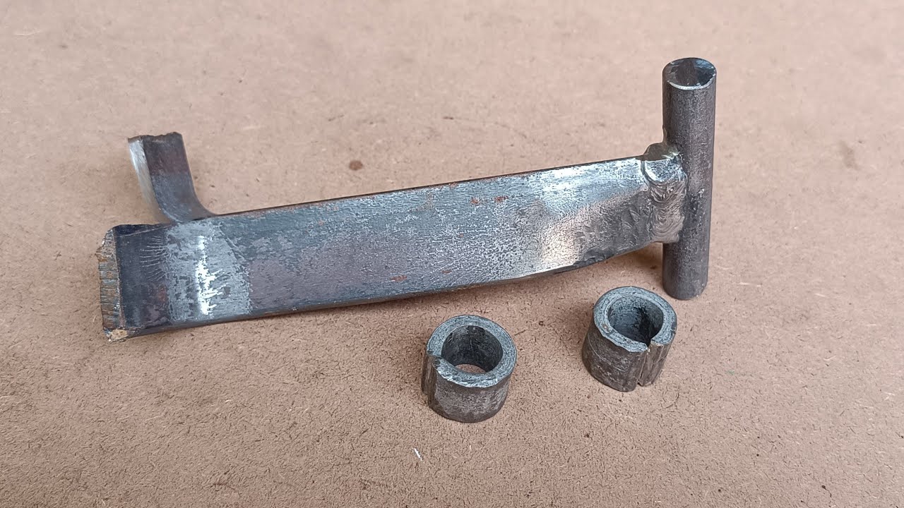 Homemade Hinges For Gate / How To Make Gate Hinges / Angle iron Gate ...