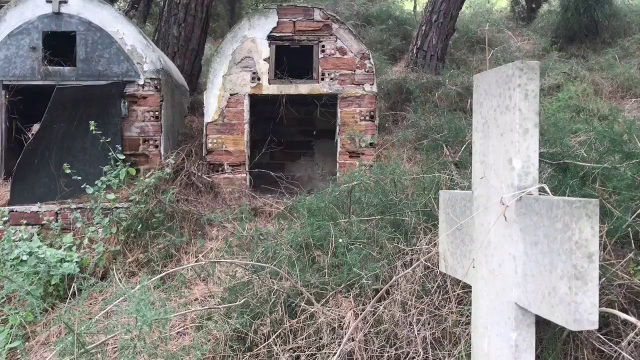 Το άγνωστο και εγκαταλελειμμένο Νεκροταφείο μέσα στο Σέιχ Σου - YouTube