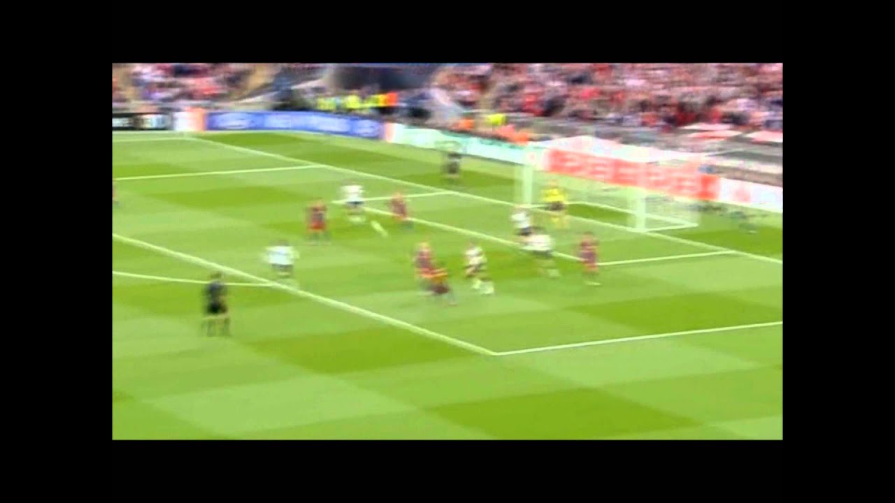 Vidic tackles Messi - YouTube
