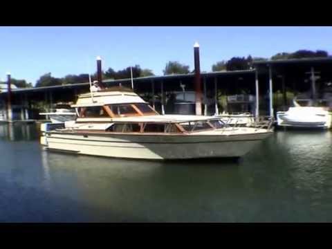 Carver 33' 3385 Monterey Cruiser Video - YouTube