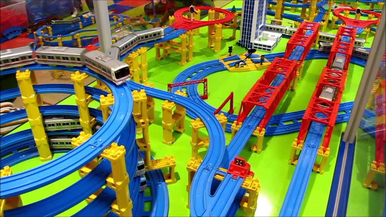 京王れーるランド プラレール展示物 / Keio-Rail Land Plarail - YouTube