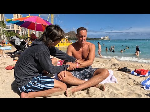 ASMR Beach massage: American man 🇺🇸 experiences pressure point relaxation in Waikiki, Hawaii 🌺 