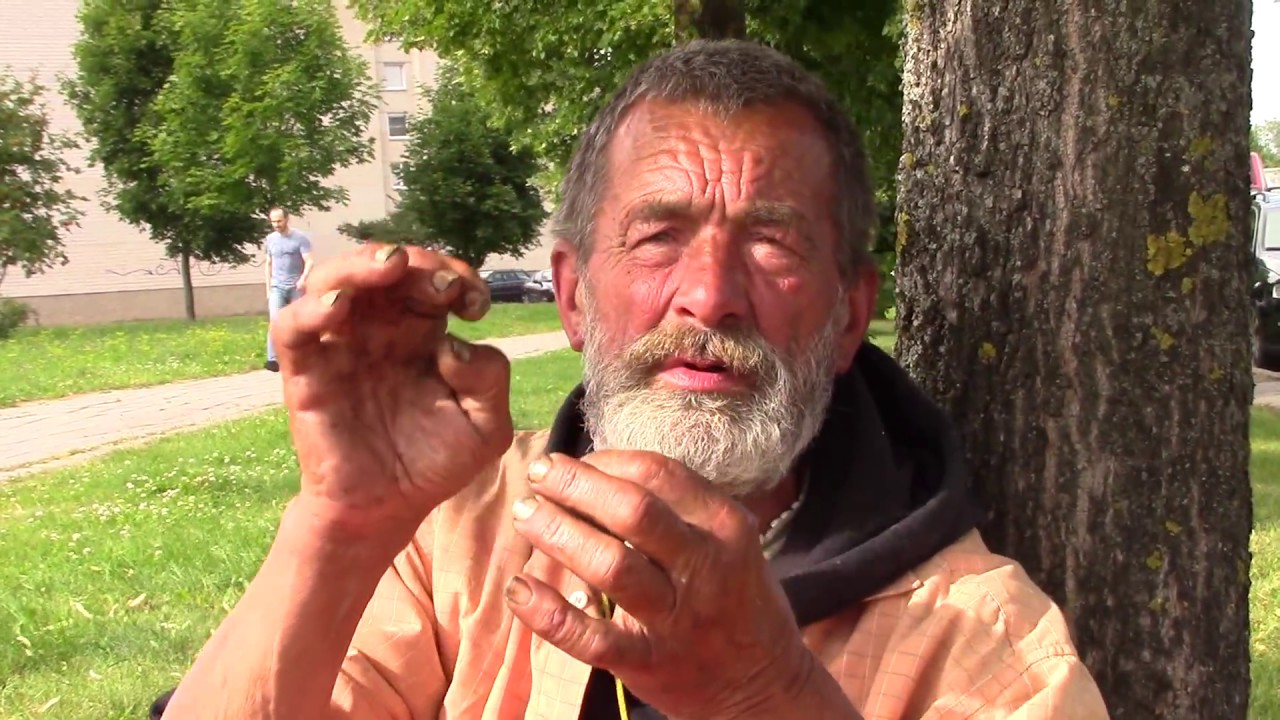 BOMŽAS INTELIGENTAS simpatiškasis ponas Edvardas ruošiasi pakeisti ...