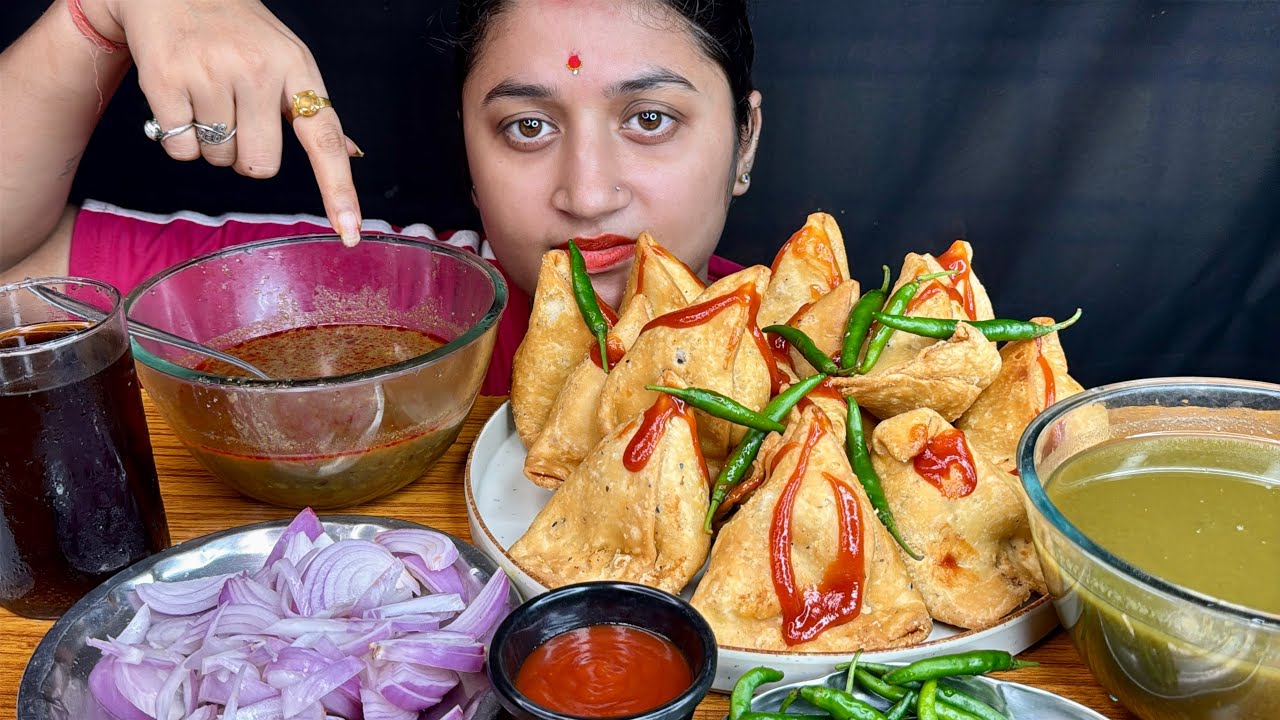 EATING PANEER SAMOSA,PASTA SAMOSA,PANEER CHILLI SAMOSA ALOO SAMOSA ...