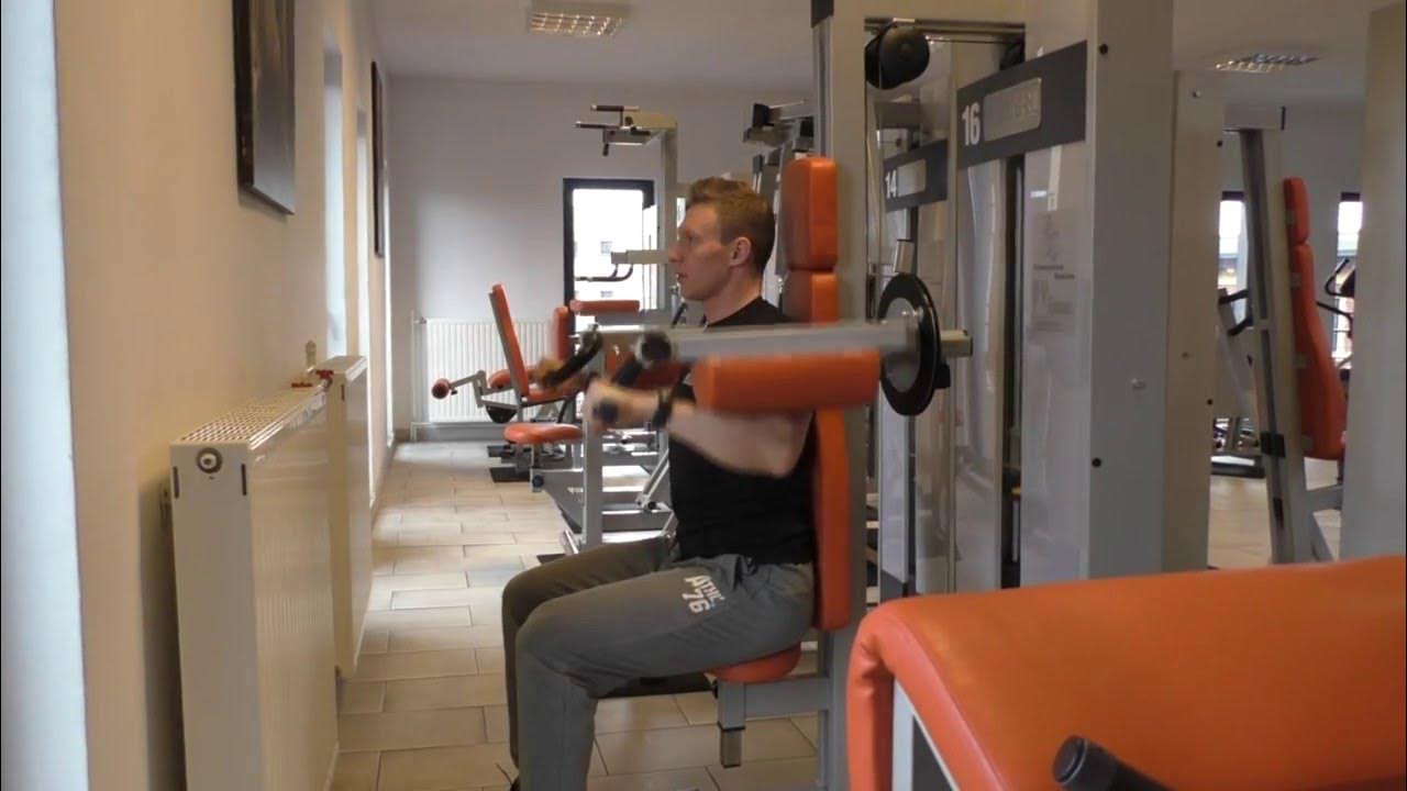 Unoszenie ramion bokiem w górę na maszynie - YouTube