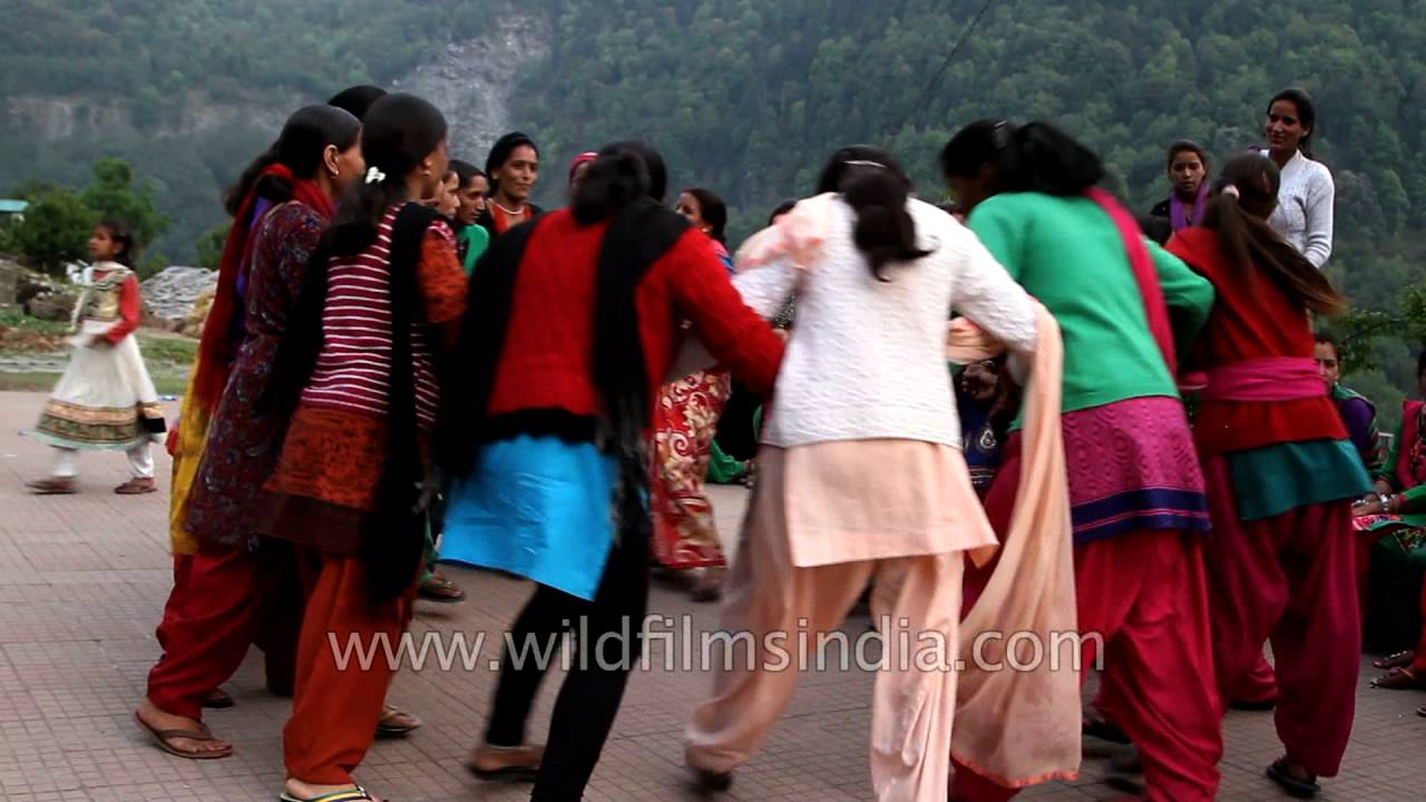 Garhwali women perform Tandi Nritya in Uttarakhand - YouTube