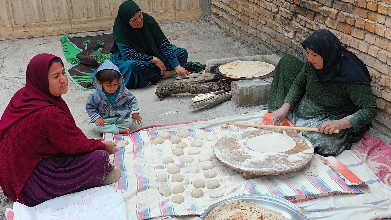 The style of cooking tandoori bread in the village.baking - YouTube