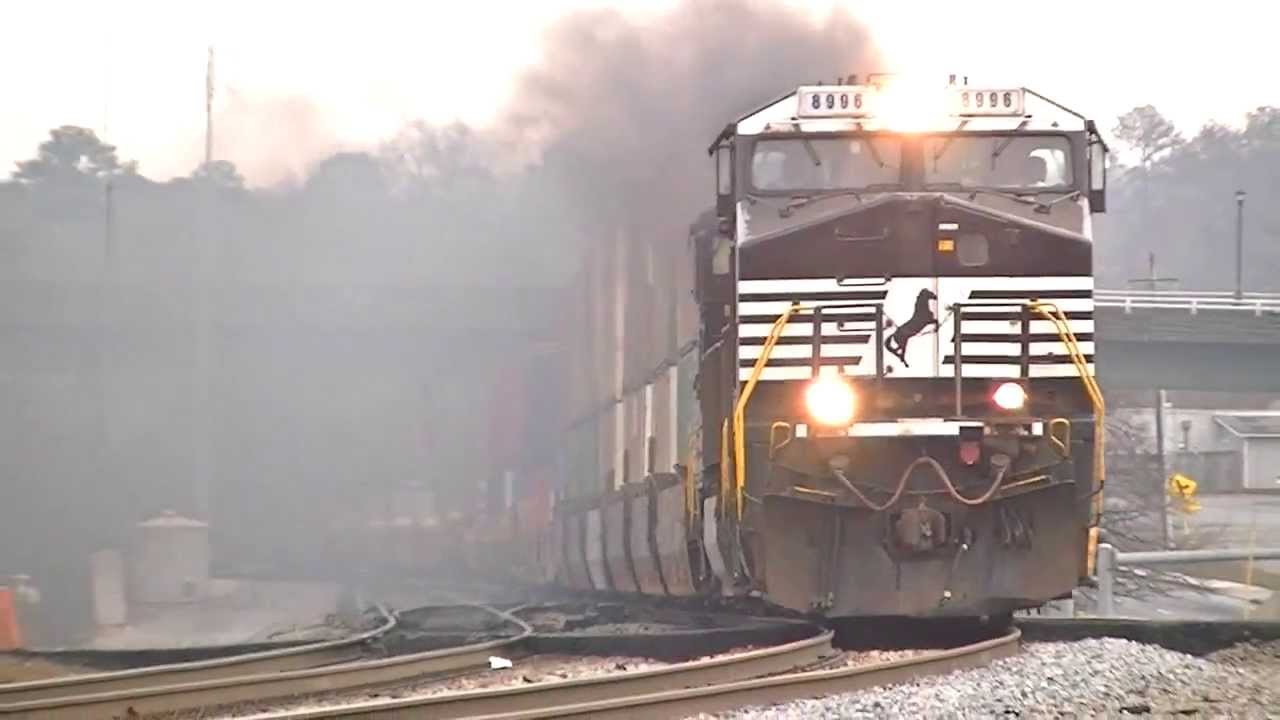 Norfolk Southern 224 Northbound Intermodal in Austell,Ga 12-04-2013© - YouTube