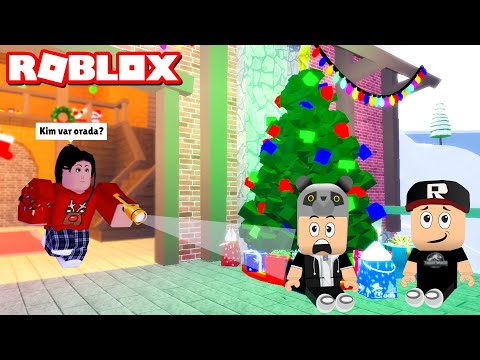 Evdeki Kıza Görünmeden Hediyeleri Bırak! Yakalandık mı? - Panda ile Roblox Saving Christmas!