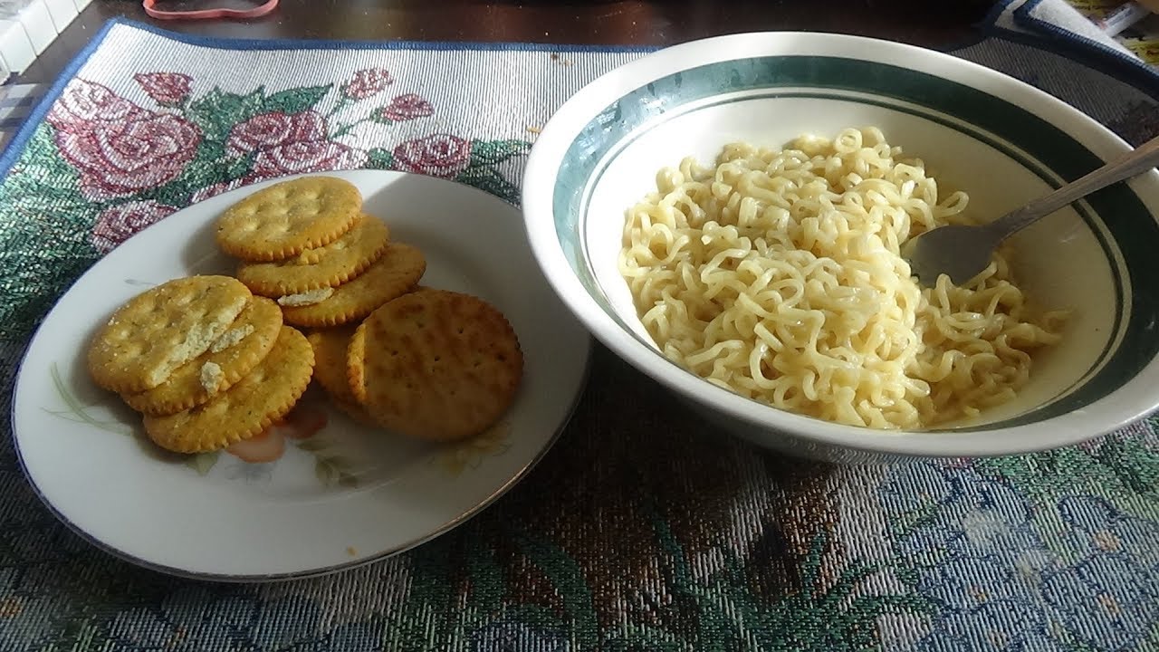ASMR Eating Ramen Noodles And Crackers [No Talking] - YouTube