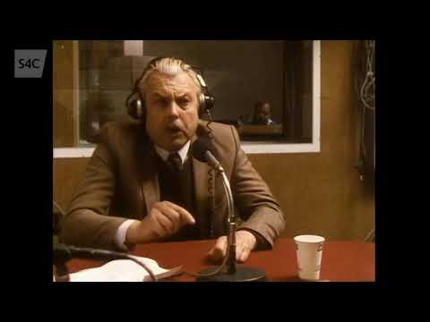 Ian Gwyn Hughes Cmon Midffild - YouTube