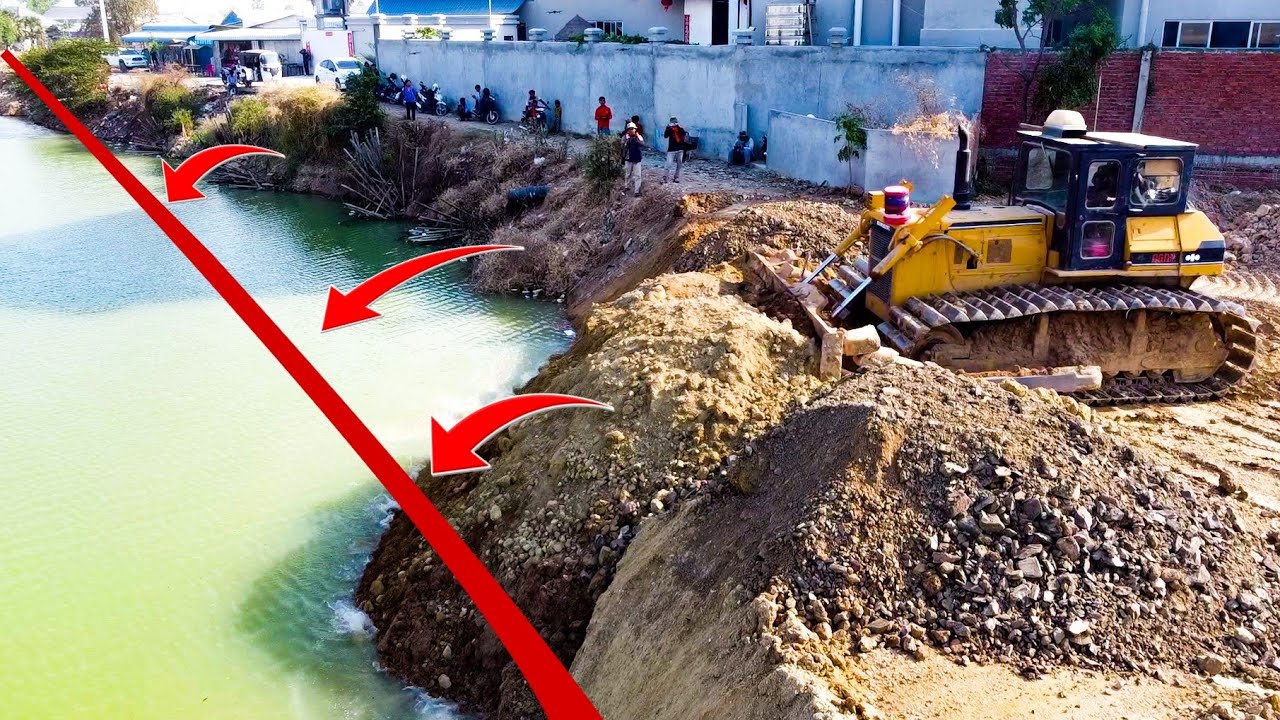 EP3: Best KOMATSU D65P Bulldozer Filling Land With 25T Dump Truck ...