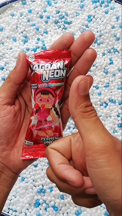 Mencari dan menemukan jajanan permen jagoan neon rasa strawberry 🍓#jajan #jajanan #huntingjajan ...