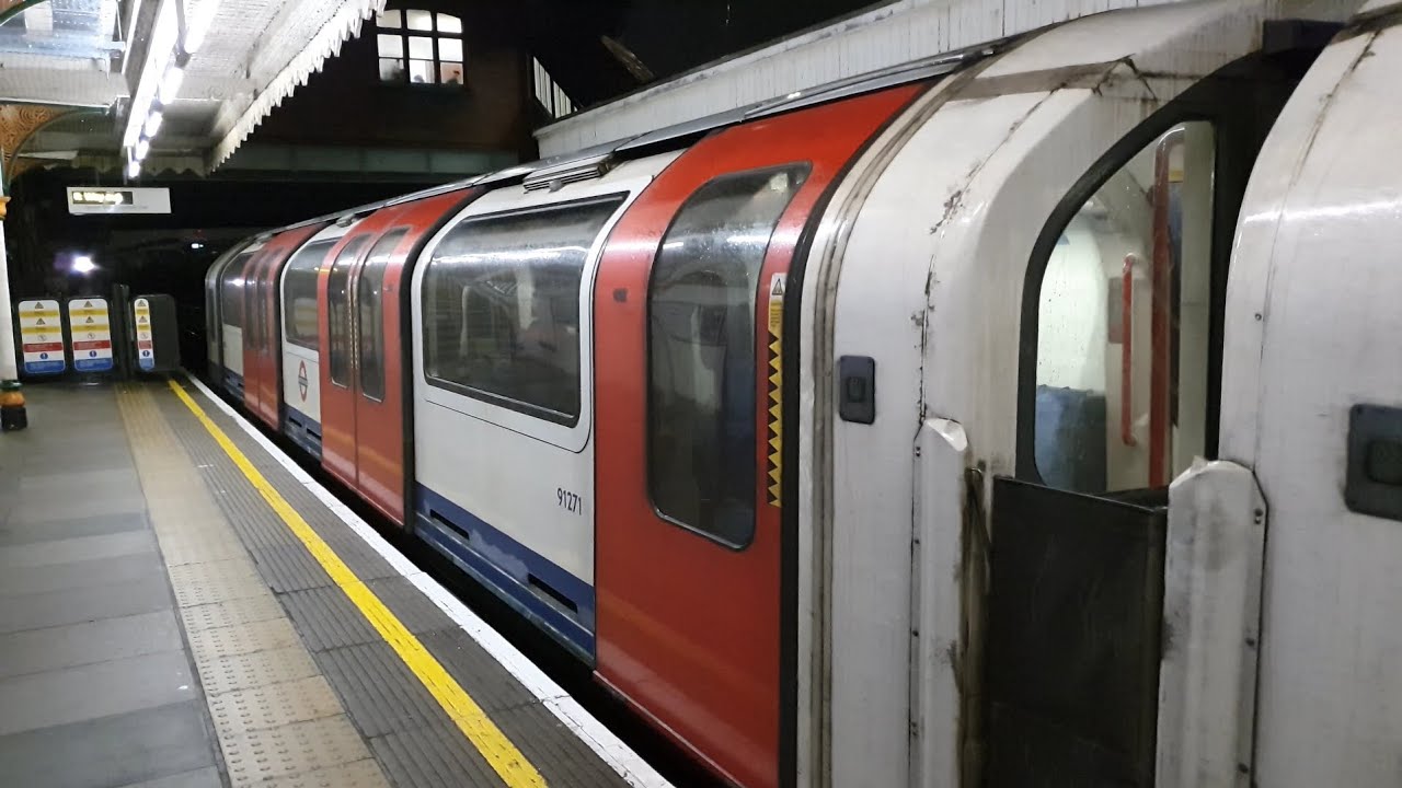 2 Central line 1992 Stock Trains At Leyton - YouTube