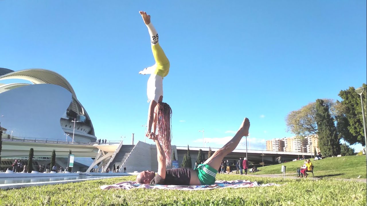 White and yelow flow - YouTube