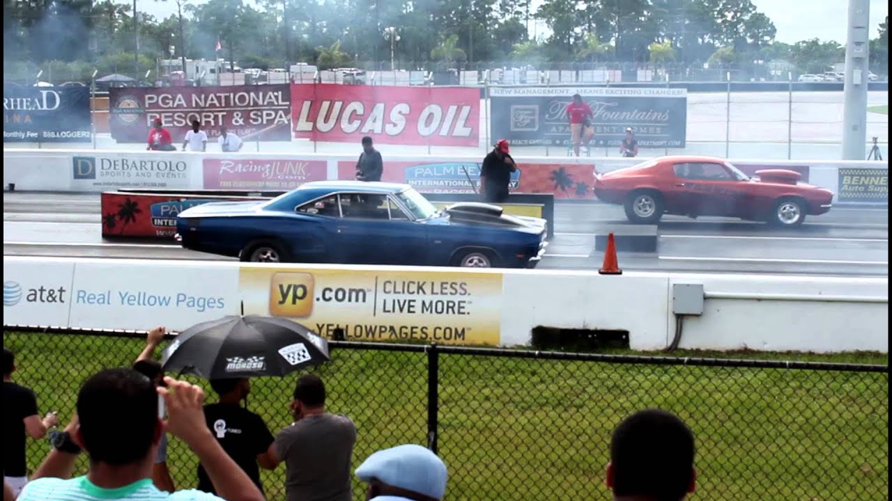 American Muscle Car Running 10 Second Drag Race - YouTube
