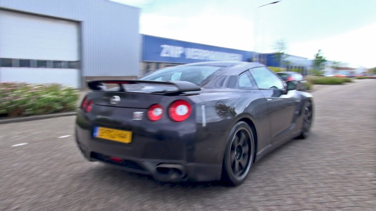 Nissan GT-R Spec V - Brutal Accelerations & Drag Race! - YouTube