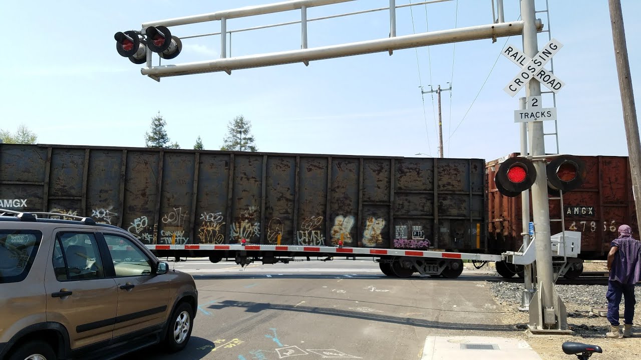 14th Avenue Railroad Crossing, BNSF 4580 Manifest Southbound Rerouted ...