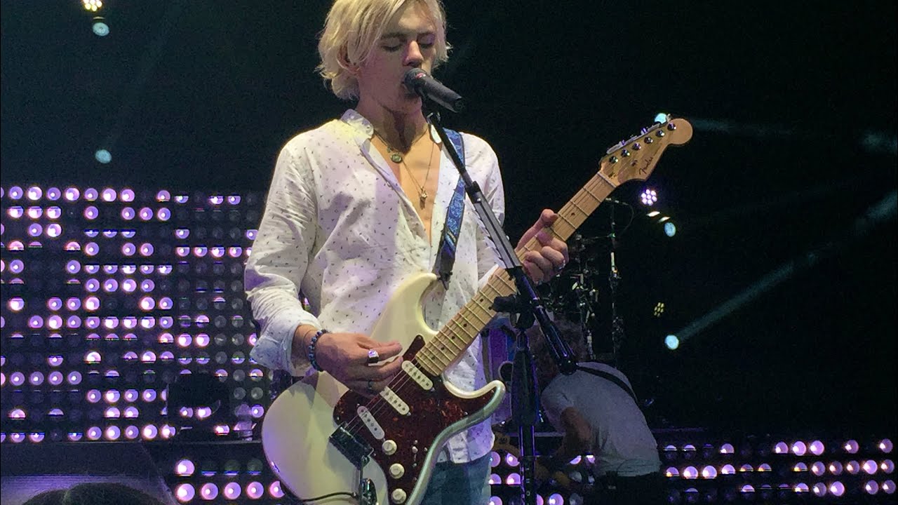 R5 - Repeating Days (Detroit, Michigan 7.22.15) - YouTube