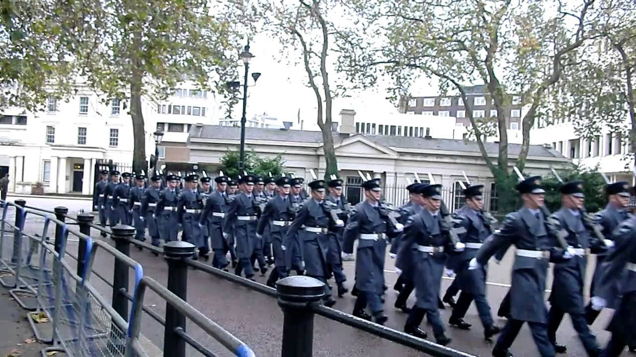 14/11/2010: REMEMBRANCE SUNDAY PARADE: Whitehall Cenotaph. - YouTube