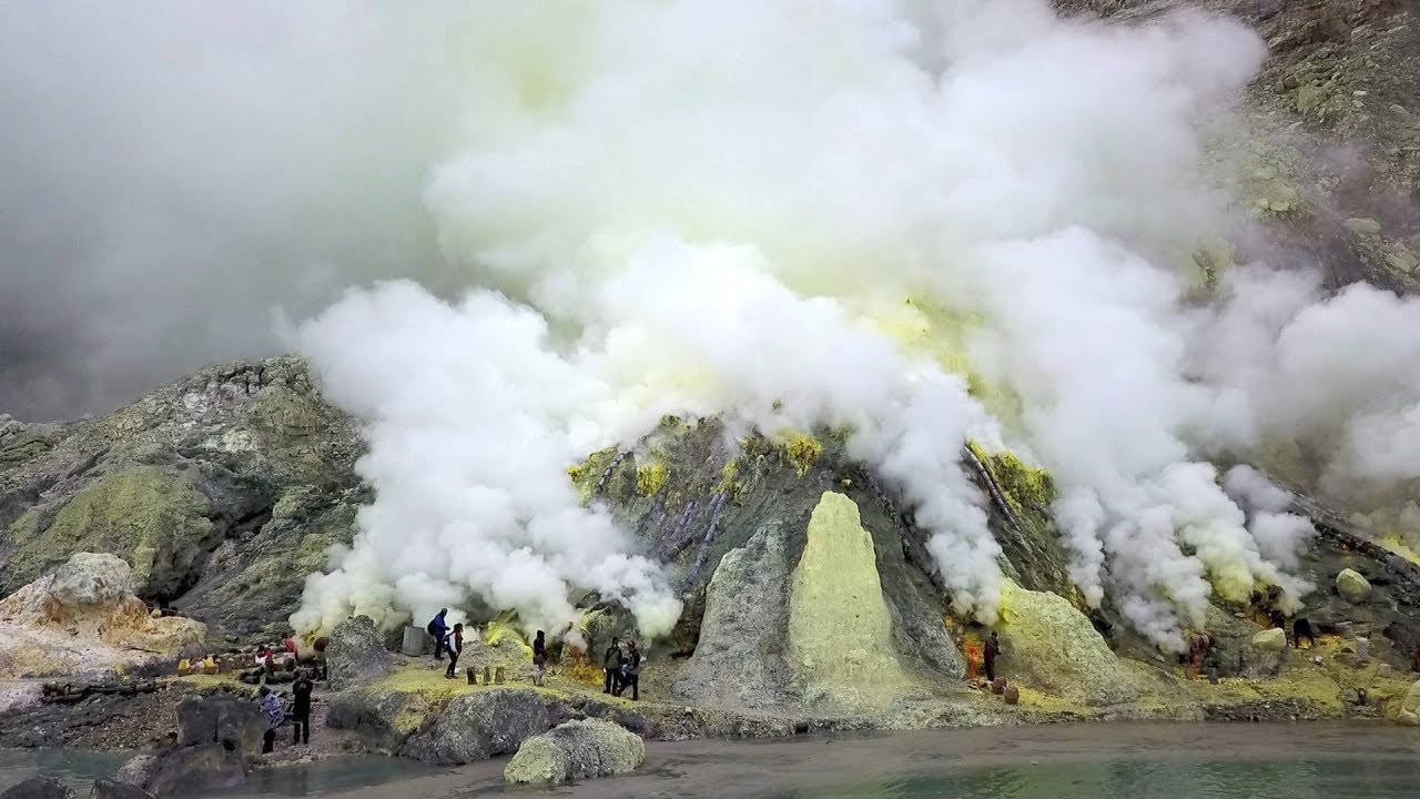 Kawah Ijen Volcano and Sulphur Mine - YouTube