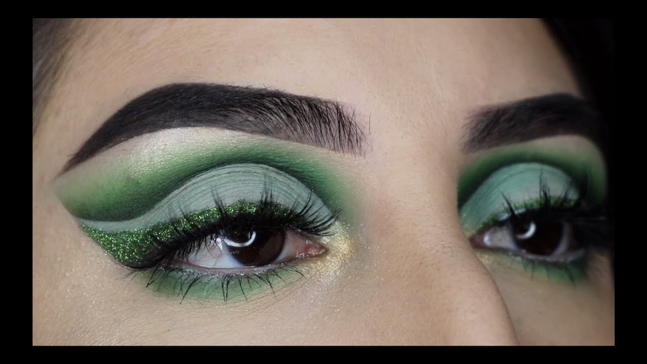 The Grinch Eye Makeup Tutorial | Christmas Makeup - YouTube