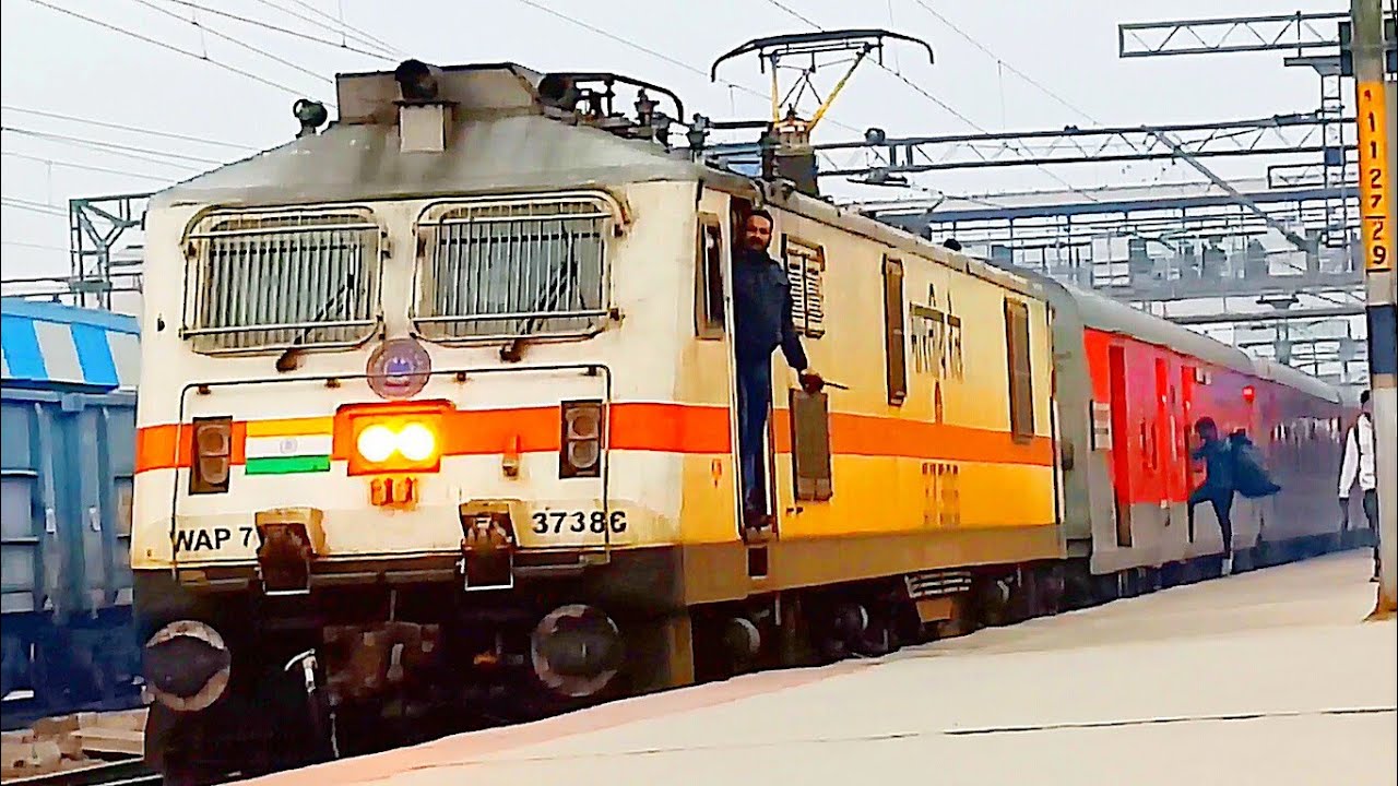 Gorakhpur - Secunderabad Superfast Express with Krishnarajapuram WAP-7 ...