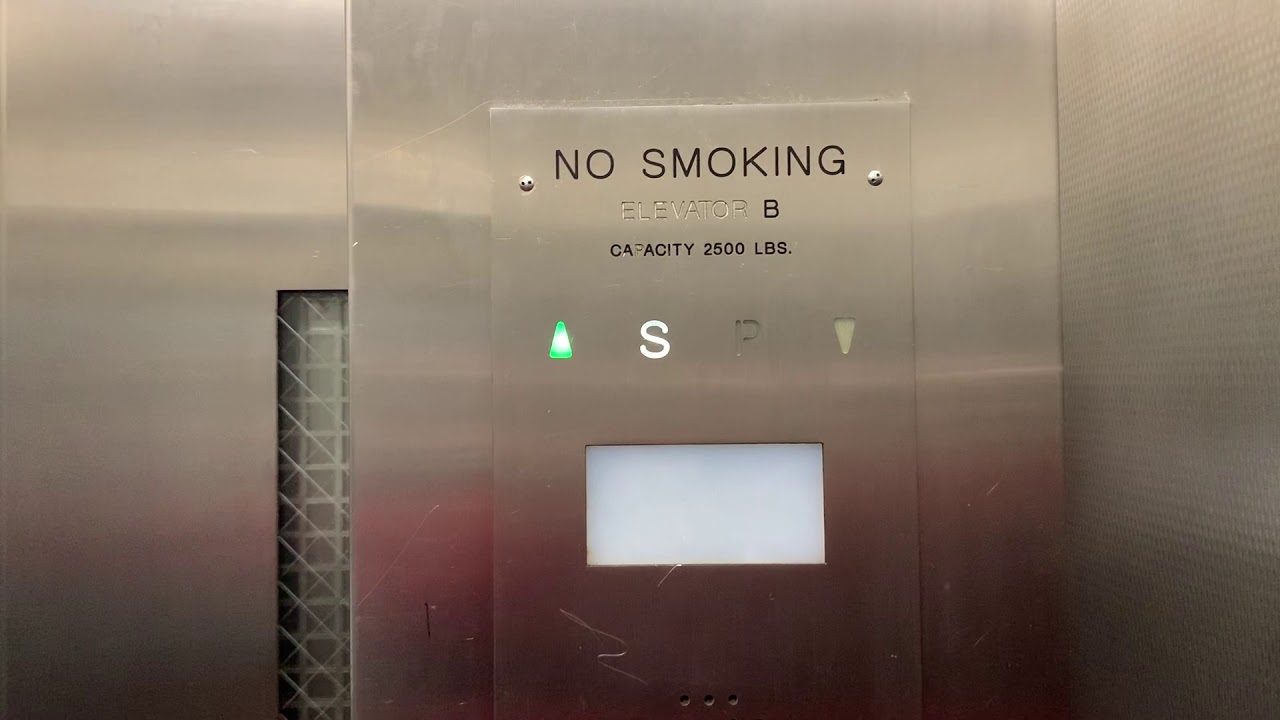 ? Back Hydraulic Elevator at Eastbound Hicksville (LIRR Station) in ...