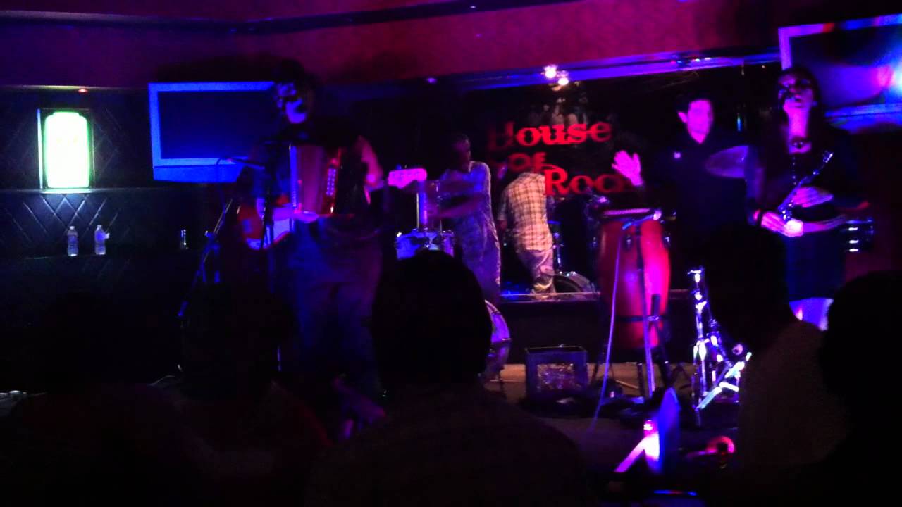 Frontera Bugalu performing "Cumbia de la Cobra" part 1 - YouTube