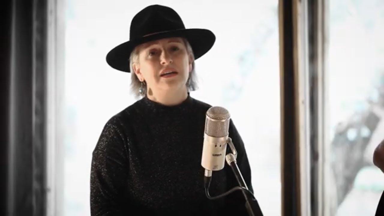 Beautiful Acoustic Cover of Linda Ronstadt's 'Long Long Time' - YouTube