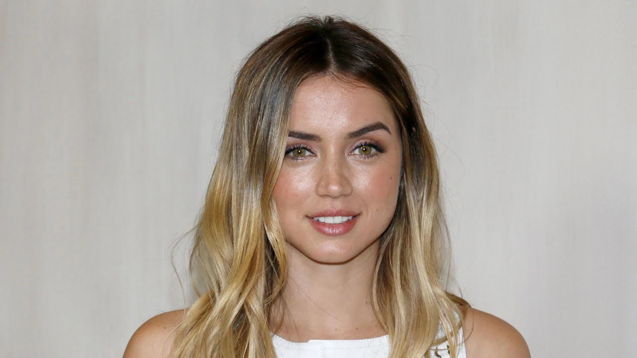 Ana De Armas Gets The Giggles Saying Her Name - YouTube