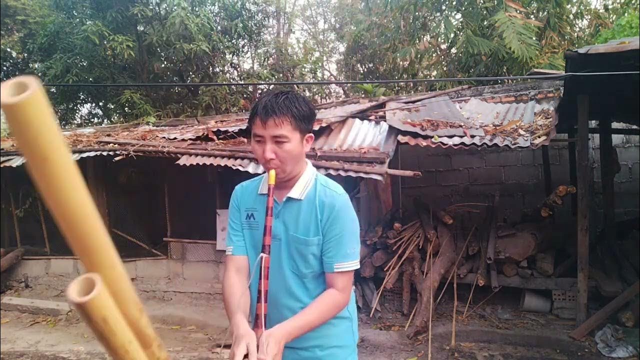 Qeej ntsuag niam ntsuag txiv - YouTube