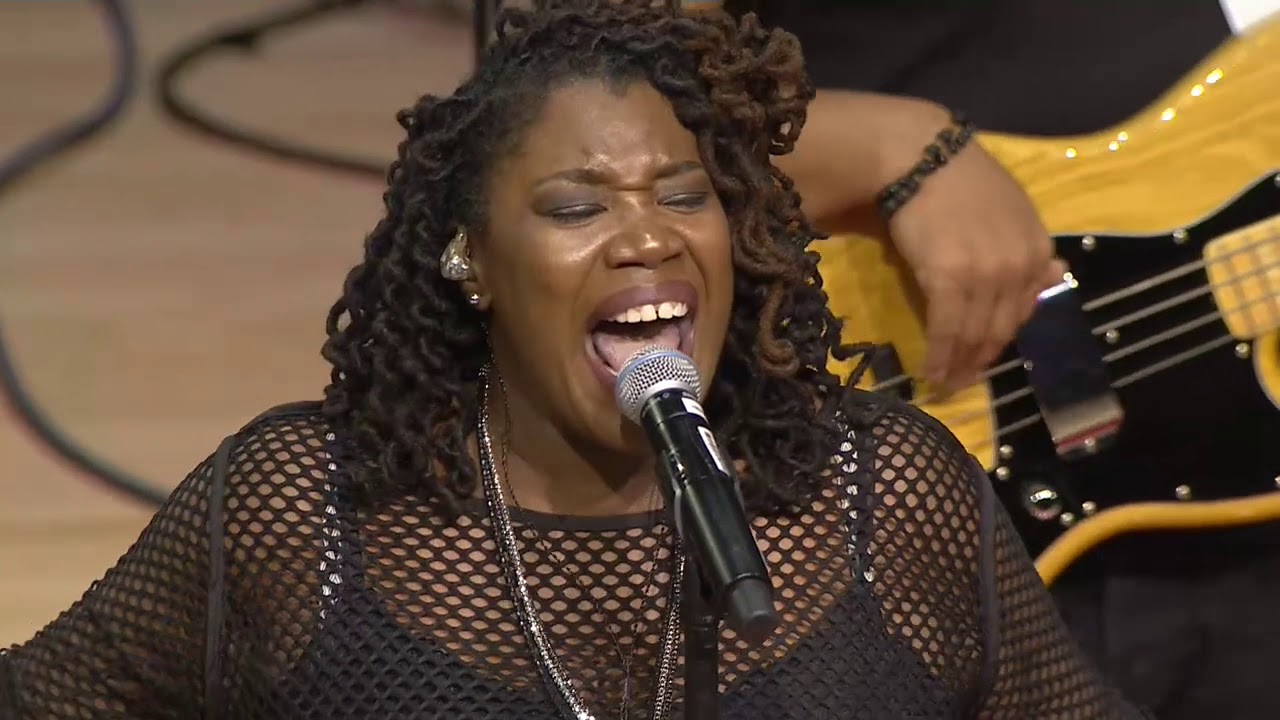 Frankie Parker & The Gentlemen- Bulls Halftime Show - YouTube